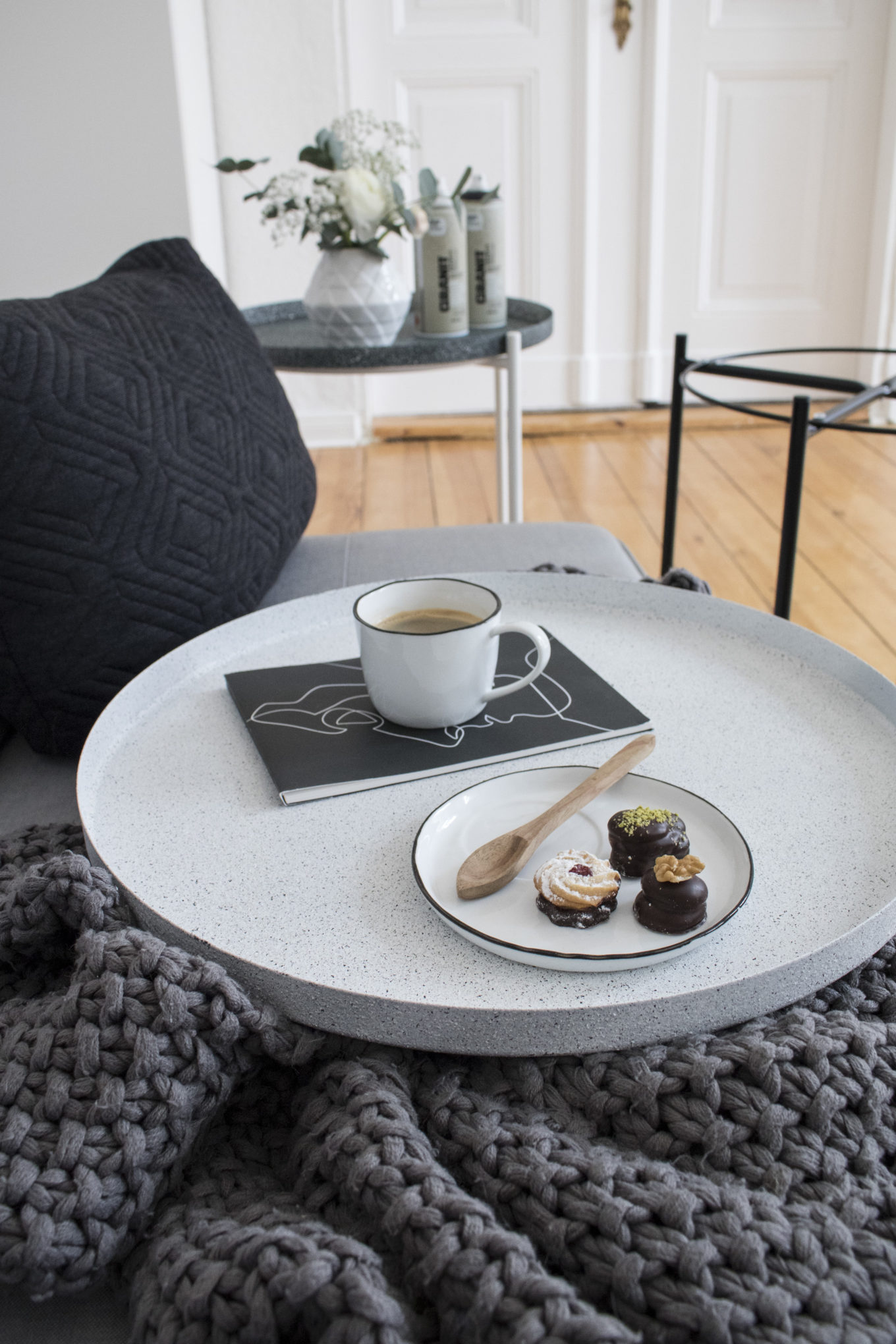 Granit Tray Table – Adding a touch of stone