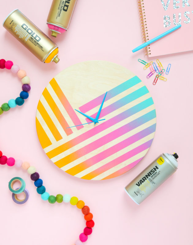 Striped Gradient Clock – "What's the time" in style