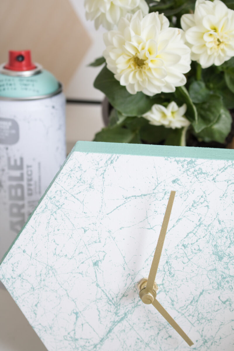 Hexagonal Marble Clock – Passing time the way you like